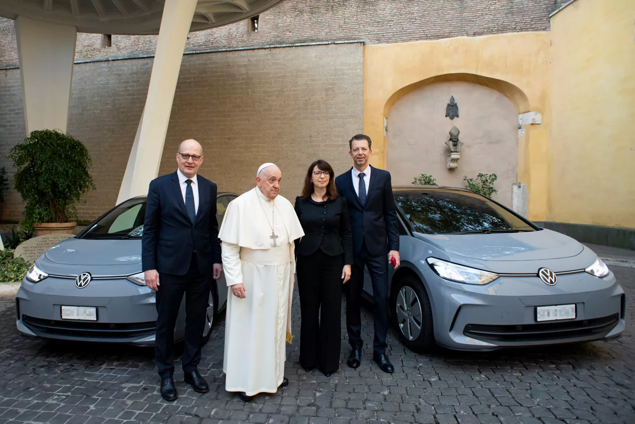 Volkswagen electrifies the Vaticans vehicle fleet
